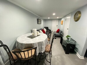 Estúdio, 1 quarto, fumadores, pátio | Restaurantes