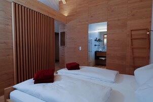 Apartamento superior, 1 cama de casal e sofá-cama | Roupas de cama antialérgicas, escrivaninha