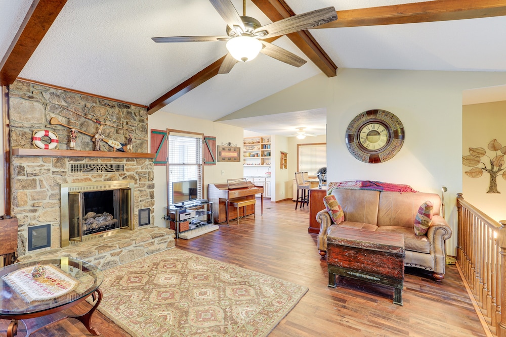 Waterfront Cherokee Village Home W/ Private Dock! - Horseshoe Bend, AR