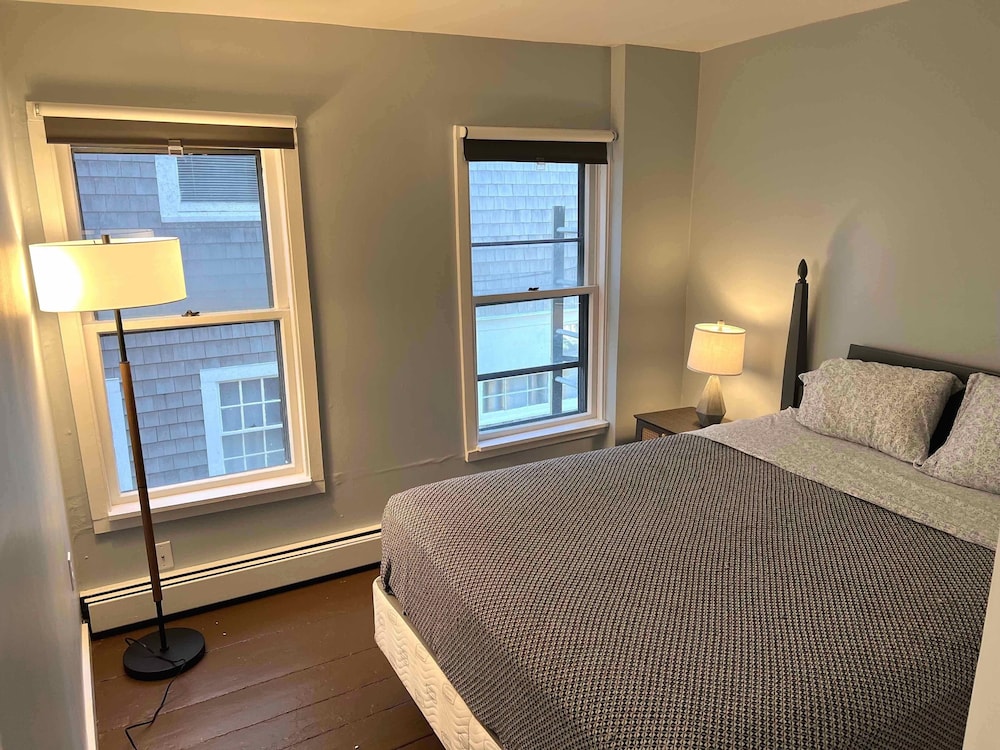 1br Partial Water View / Beach Access + Sun Deck - Provincetown, MA
