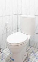 Quarto casal standard | Banheiro | Chuveiro, toalhas de banho