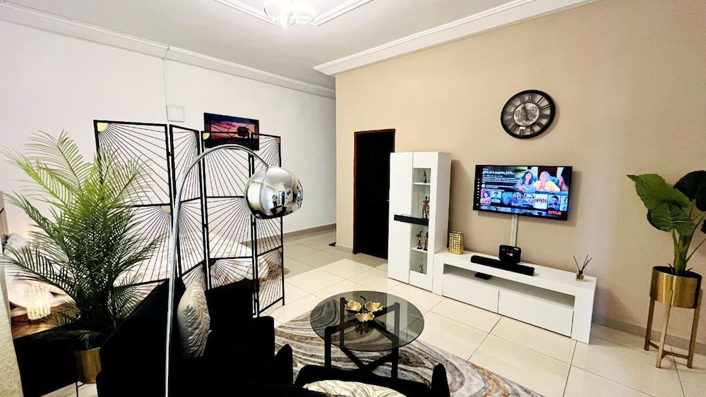 Large Studio At Your Disposal In Abidjan - Abidjan