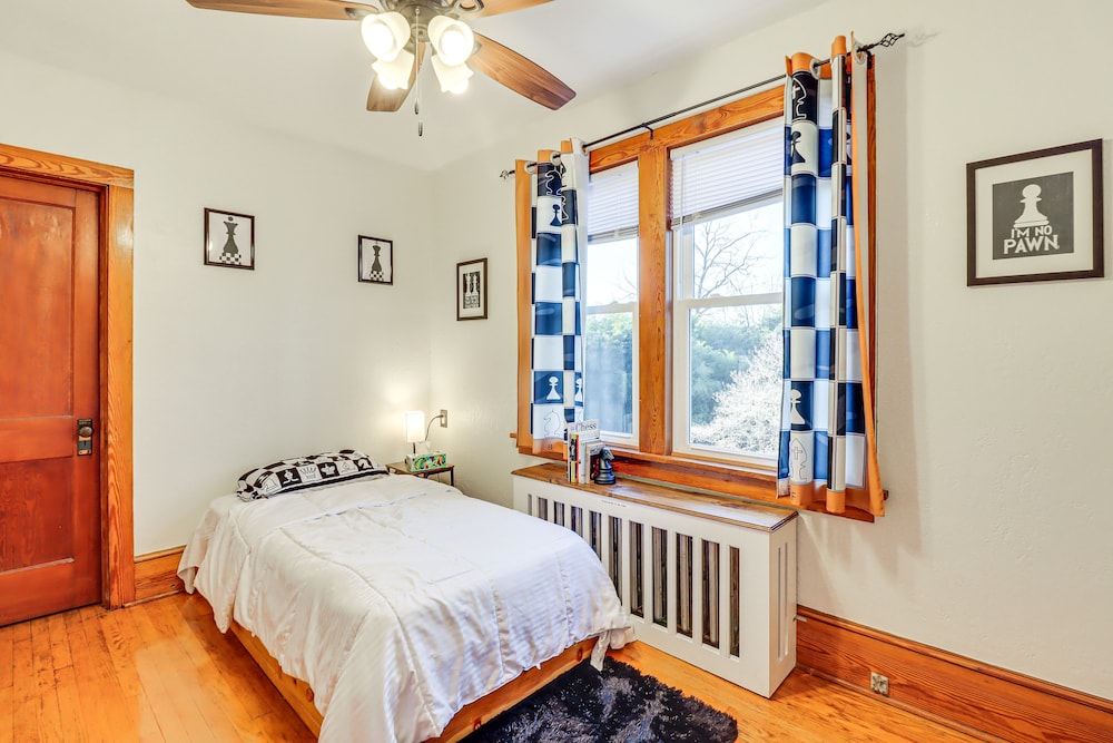 Charming Tannersville Home W/ Fire Pit + Deck! - Tannersville, PA