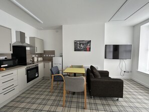 Casa | Cozinha privada | Geladeira, micro-ondas, fogão, cooktop