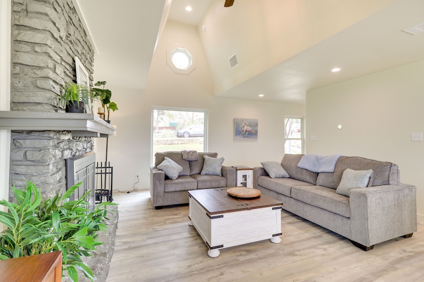 Serene Burnet Getaway W/ Buchanan Lake Views! - Lake Buchanan, TX