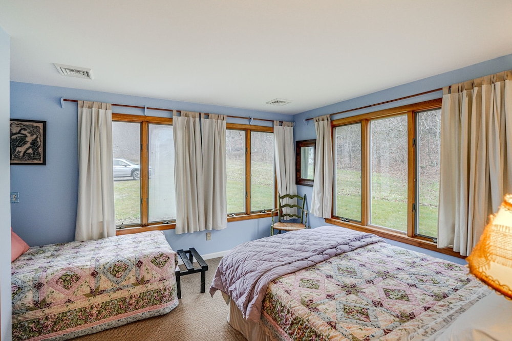 Hawley Home W/ Deck: 4 Mi To Berkshire East Resort - Massachusetts