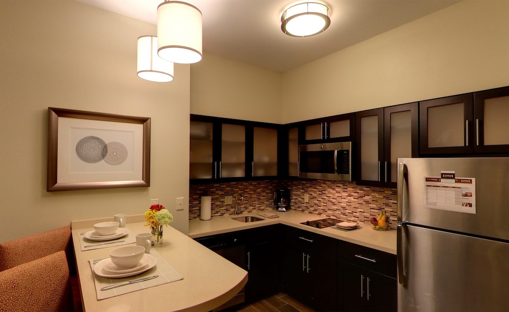 24-hour Business Center + Fitness Center + Indoor Pool | Studio Close To University Of Michigan - Ann Arbor, MI