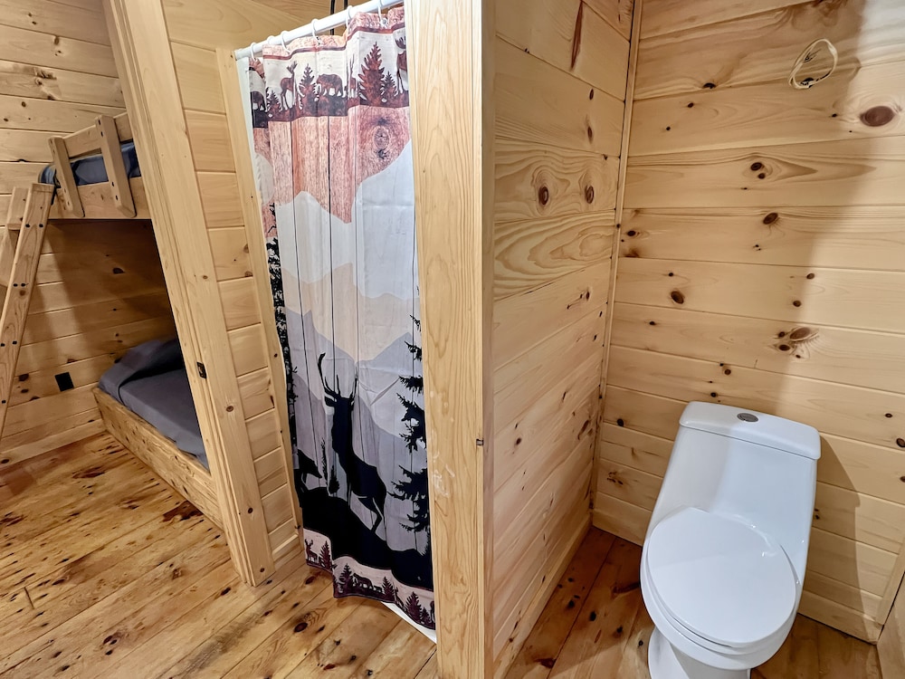 Black Bear Lodge (Direct Access To The Atv And Snowmobile Trails!) - Greenville, ME