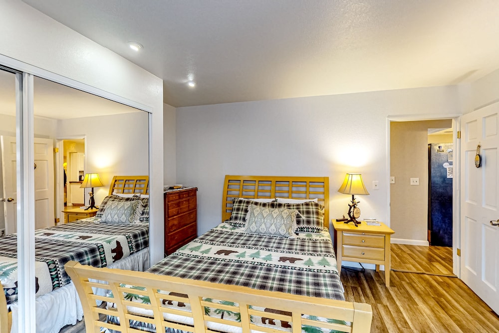Dog-friendly Water-view Home Near Lake Gregory With Game Room, Fireplace, Grill - Crestline, CA
