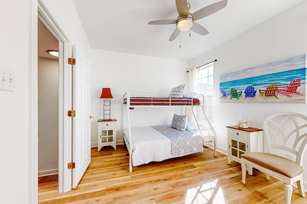 Dog-friendly Villages Of Five Points Townhouse With Pool, Tennis, Gym, Grill - Delaware