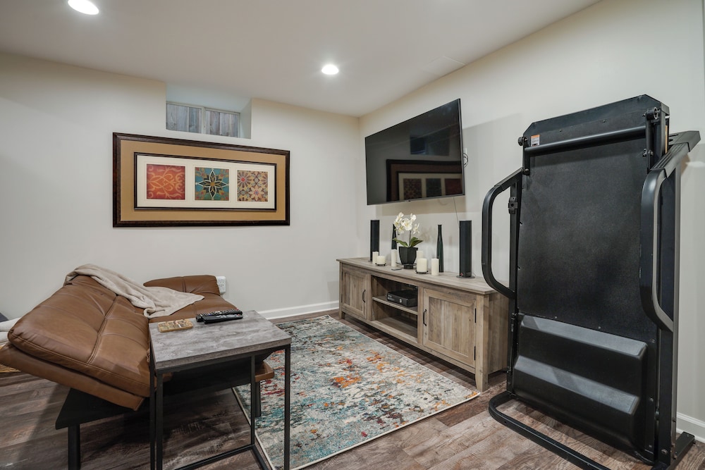 Chic Minneapolis Apt - 6 Blocks To Lake Nokomis! - Minnesota Zoo, Apple Valley