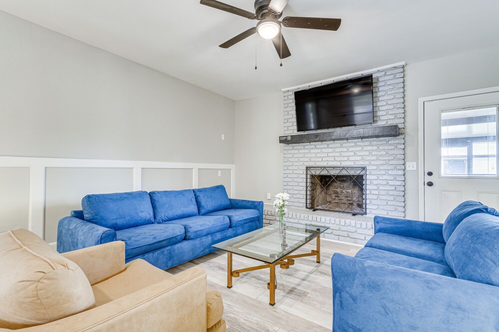 Pensacola Home W/ Screened Porch: 10 Mi To Beach! - Pensacola, FL