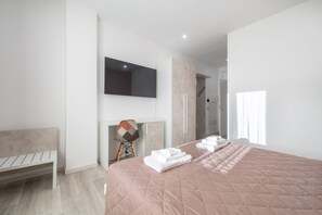Quarto Superior | Camas de colchão viscoelástico, secretária 