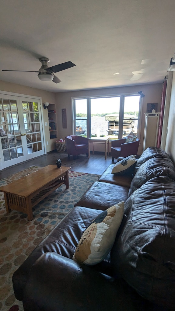 Sunset River Vacation! Boat Dock; Pet Friendly; Sleeps 9 - Wisconsin