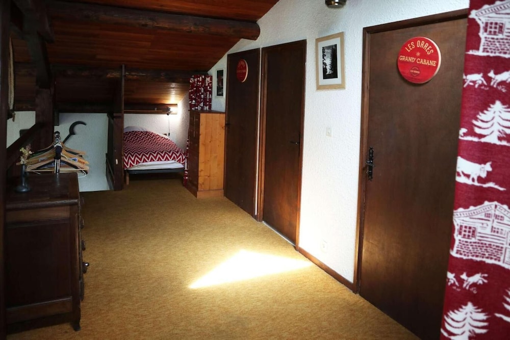 Chalet, 200m From Shops, View Valley, Terrace, Fireplace Or Stove, 100m², Les Orres - Embrun