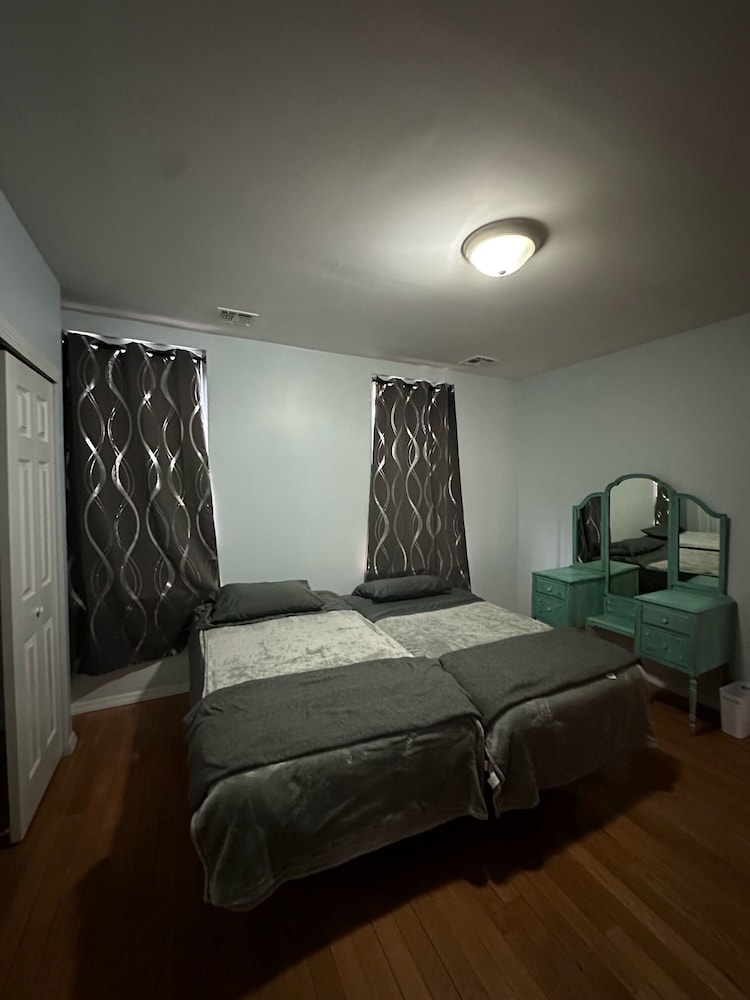 Beautiful 3br, 2.5 Bath; 10 Minutes To Times Square - Glendale - Queens NY