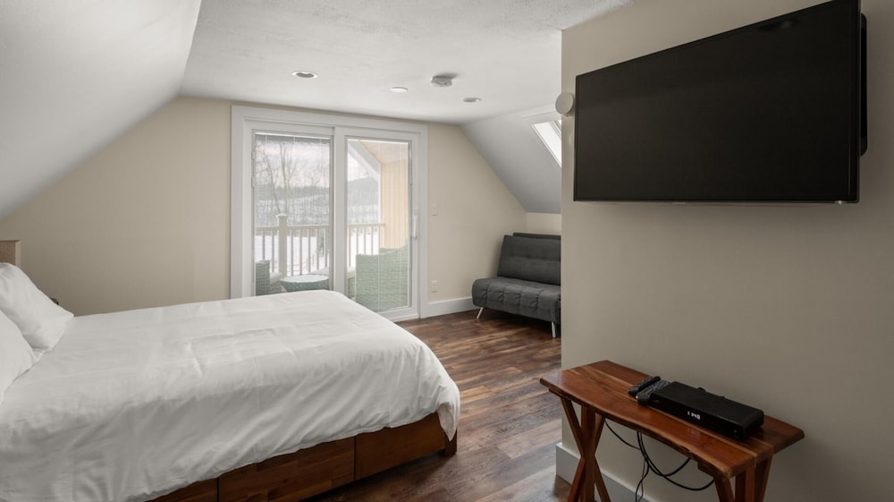 Riverbend Retreat: A Three-story Haven In Stowe - Stowe, VT