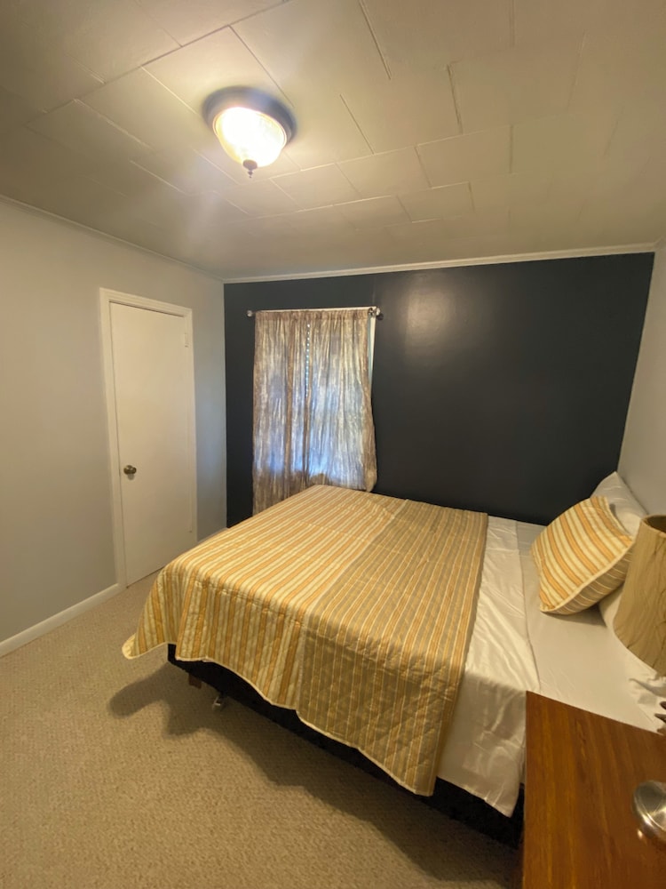 David's Place, Relaxing, Calm 3 Bedroom 2 Full Baths In A Quiet Neighborhood. - Monroe, NC