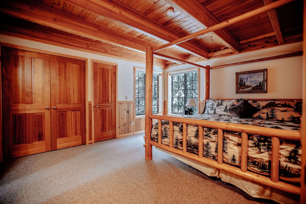 Cabin on Edge of Forever by Cottonwood Lodging - Brighton | Vrbo