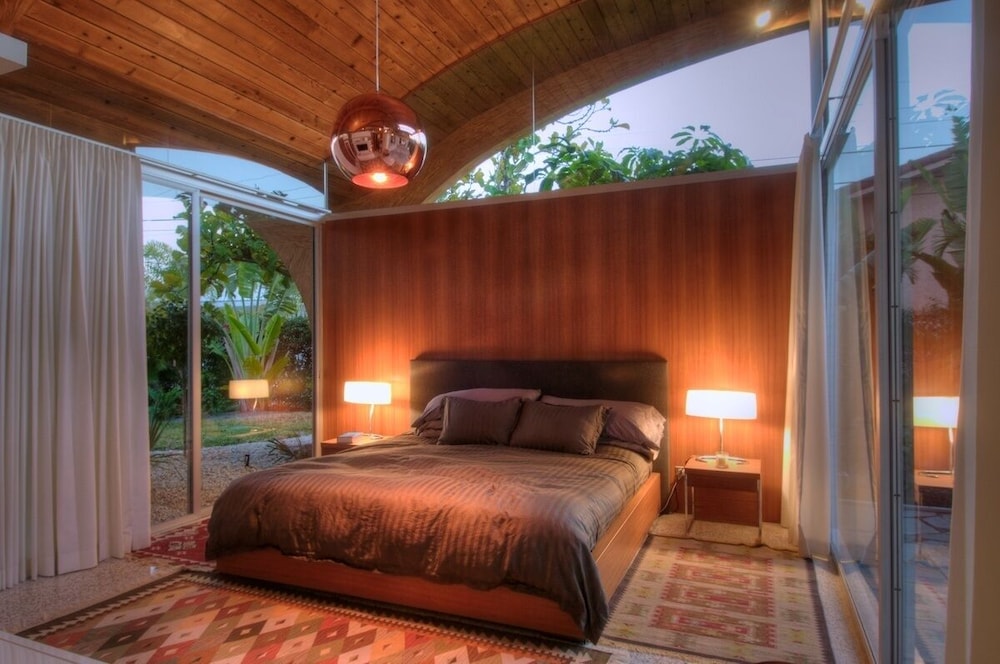 Architectural icon by Architect Victor A. Lundy. Prime location near ...