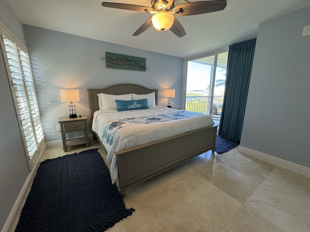 Water Front Condo In Duck Key. Free Wifi! Overlooking The Gulf Of Mexico. - Duck Key, FL