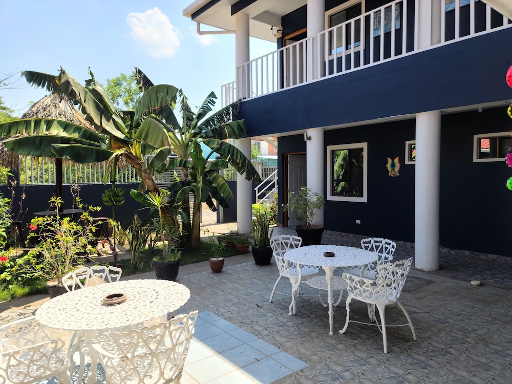 Hotel Montecristi Near The Airport - Managua