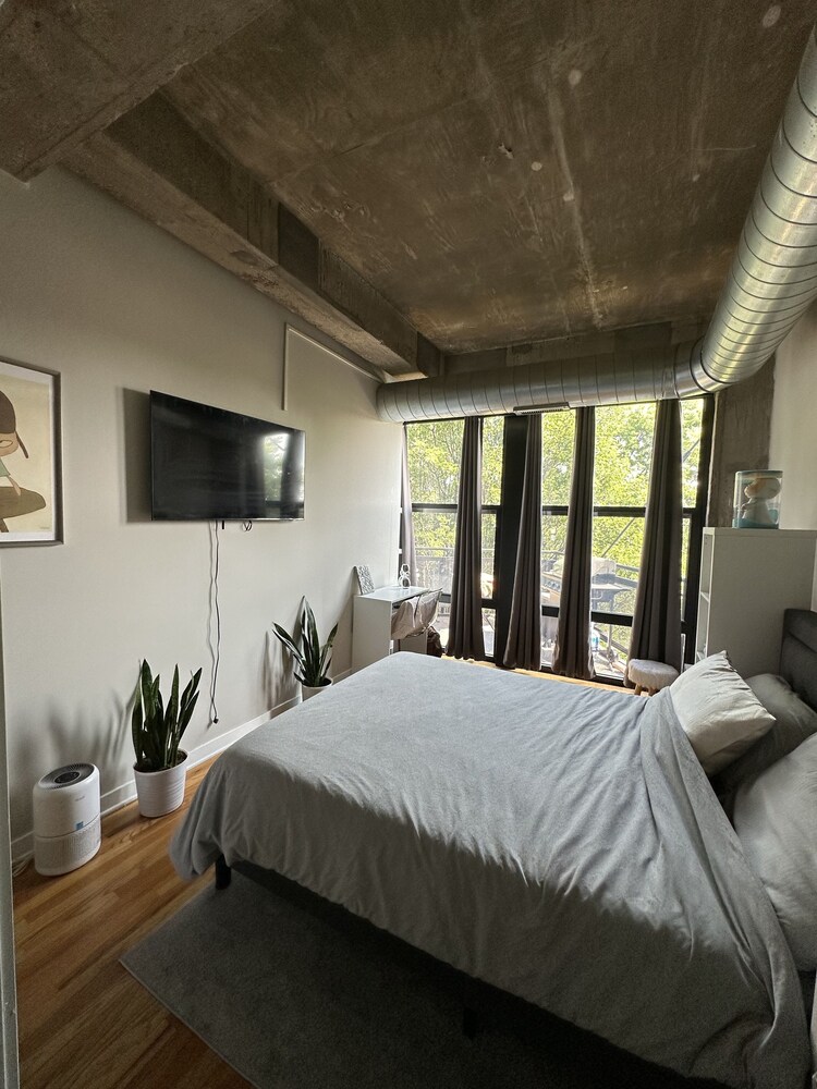 Beautiful University Village Condo in the heart of Chicago - Chicago | Vrbo