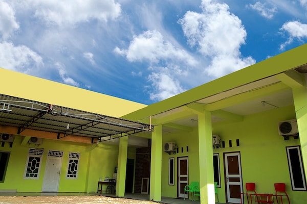 Hotel O Sherren Guest House - Lubuklinggau