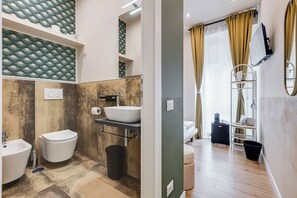 Quarto Cidade | Roupa de alta qualidade, edredões de penas, ferro/tábua de engomar 