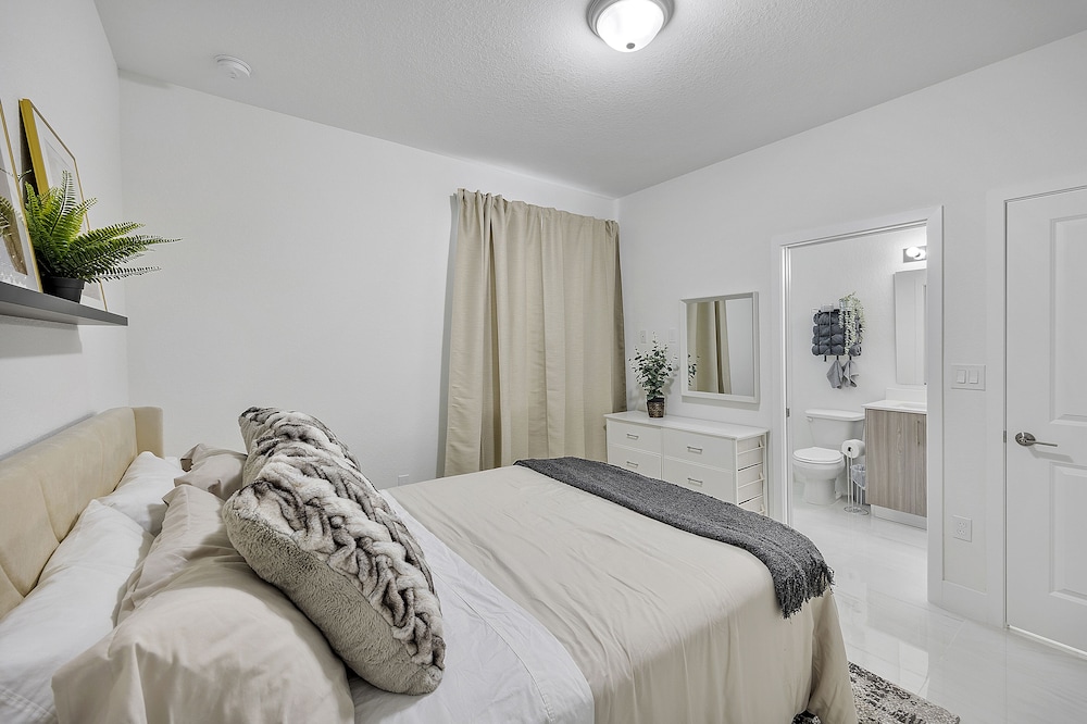 Avi Lux Stay Iii - Homestead, FL