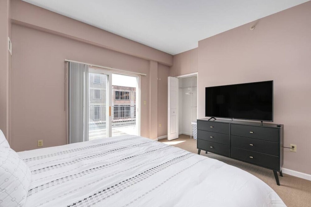 Downtown King Loft | Free Parking - Cleveland