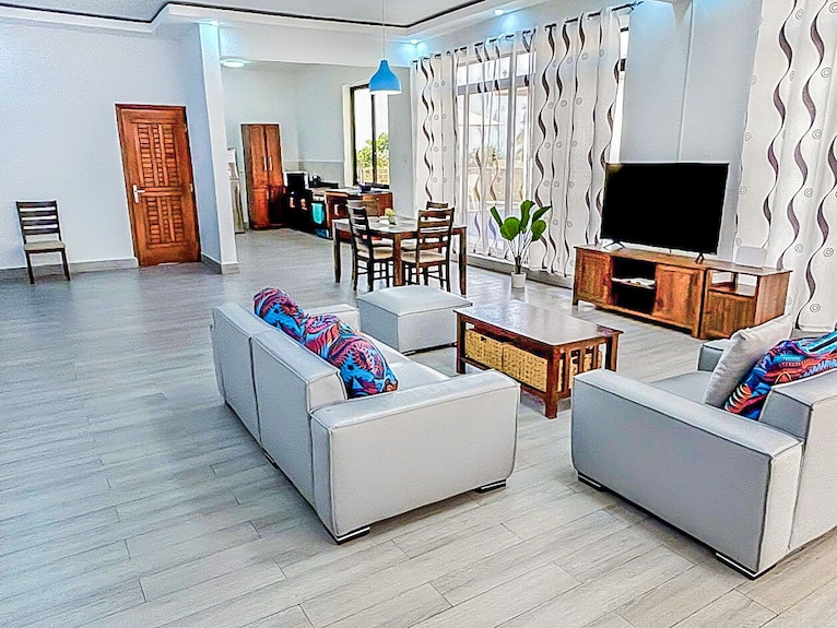 2 Bed/2.5 Bath Villa (Lewa) - 蒙羅維亞