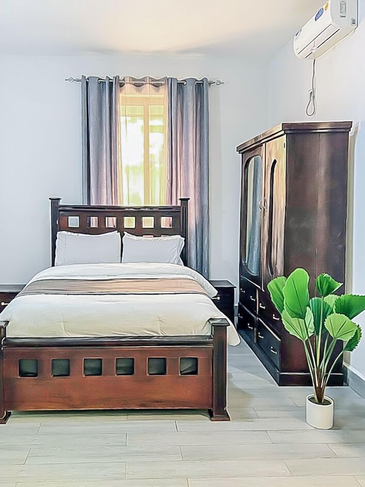 2 Bed/2.5 Bath Villa (Rubi) - Monrovia