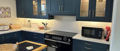 Casa de campo | Cozinha privada | Geladeira, chaleira elétrica, torradeira