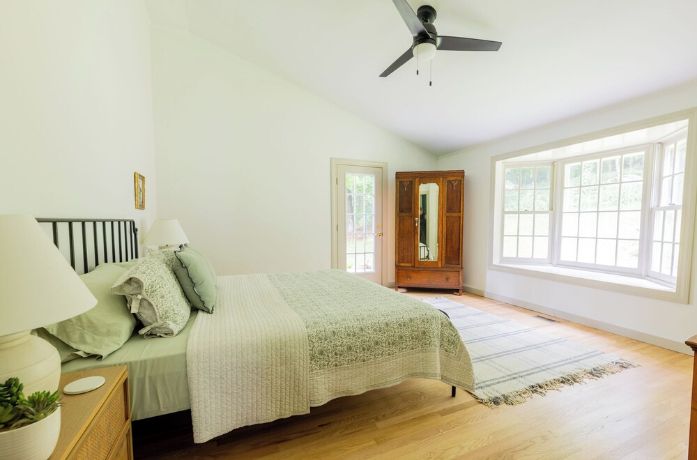 Newly renovated historic home on the Deerfield River. Sleeps 10. Reviews, Deals & Photos 2025 - Vrbo
