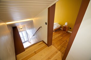 Quarto Triplo Standard | Cortinas/cortinados opacos, ferro/tábua de engomar, Wi-fi grátis