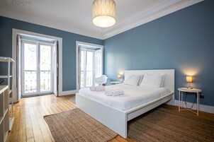Quarto Triplo Standard | Cortinas/cortinados opacos, ferro/tábua de engomar, Wi-fi grátis