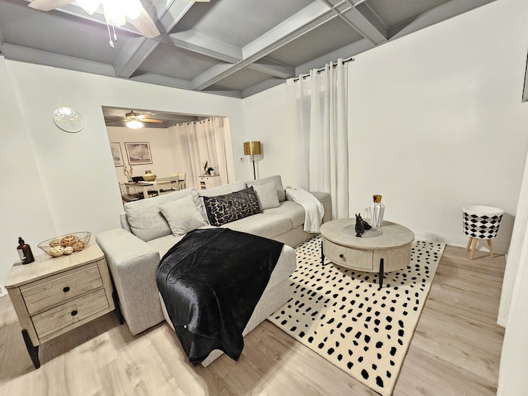 Charming, Luxe, Modern Home Near Naval Base, Six Flags, Casino, Gurnee Mills - Zion, IL