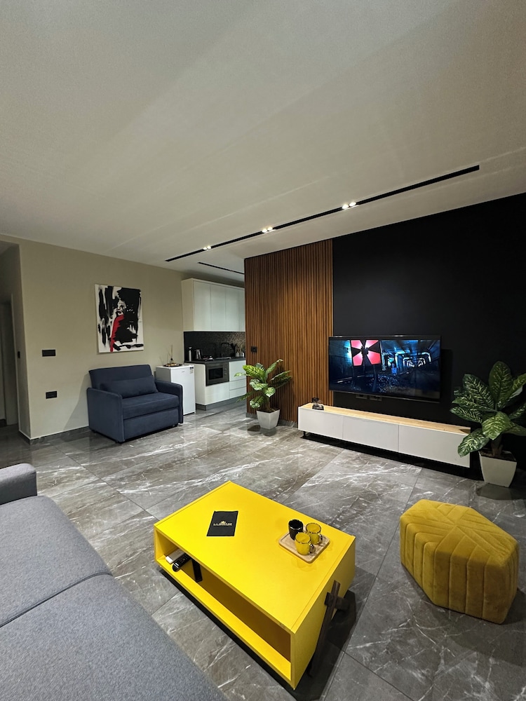 La Mirage Suites & Apartments - Tirana