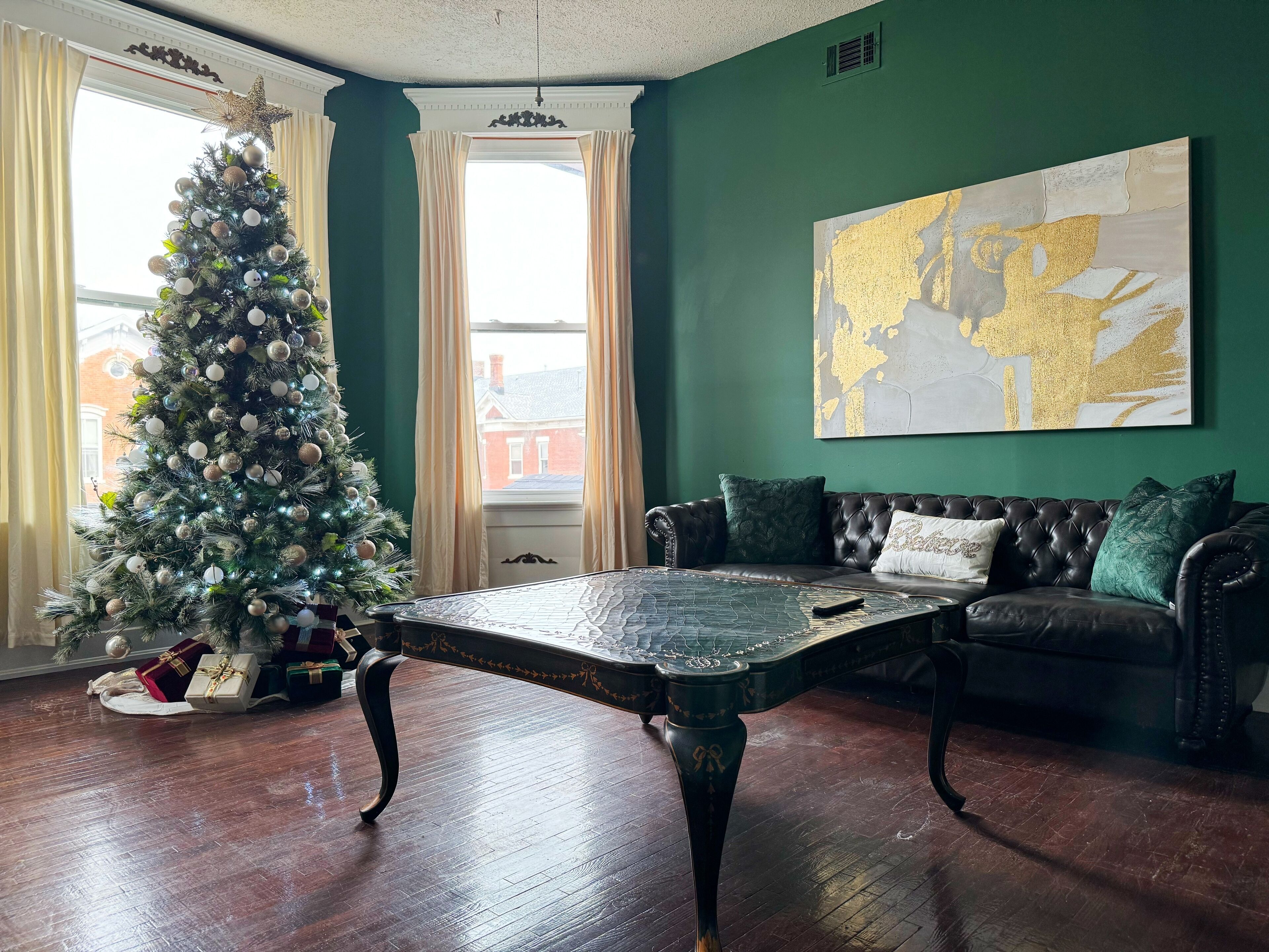 Downtown Spacious Apt With King Bedroom, Formal Dining, And Balcony! - Evansville, IN