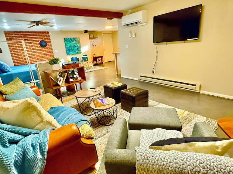 Spacious Getaway Near Mt Tabor Parksleeps 4, Kitchen, Ac, Wd, Workspace, Patio - Portland, OR