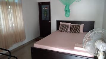 Quarto casal | Escrivaninha, Wi-Fi de cortesia