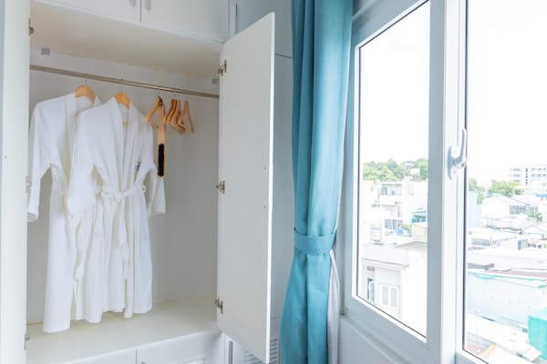 Quarto duplo luxo | Escrivaninha, cortinas blackout, quartos à prova de som