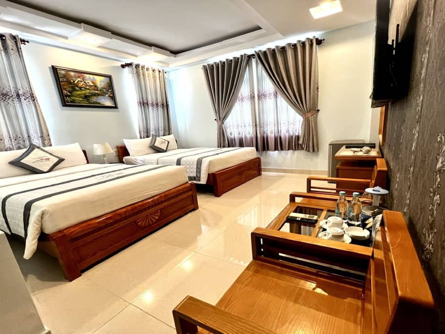 Quarto duplo luxo | Roupas de cama premium, escrivaninha, cortinas blackout