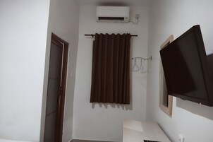 Quarto Duplo Standard | Roupa de cama fornecida 