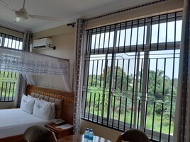 Quarto casal standard | Escrivaninha, Wi-Fi de cortesia