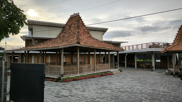 Nez's Guesthouse Syariah - Borobudur