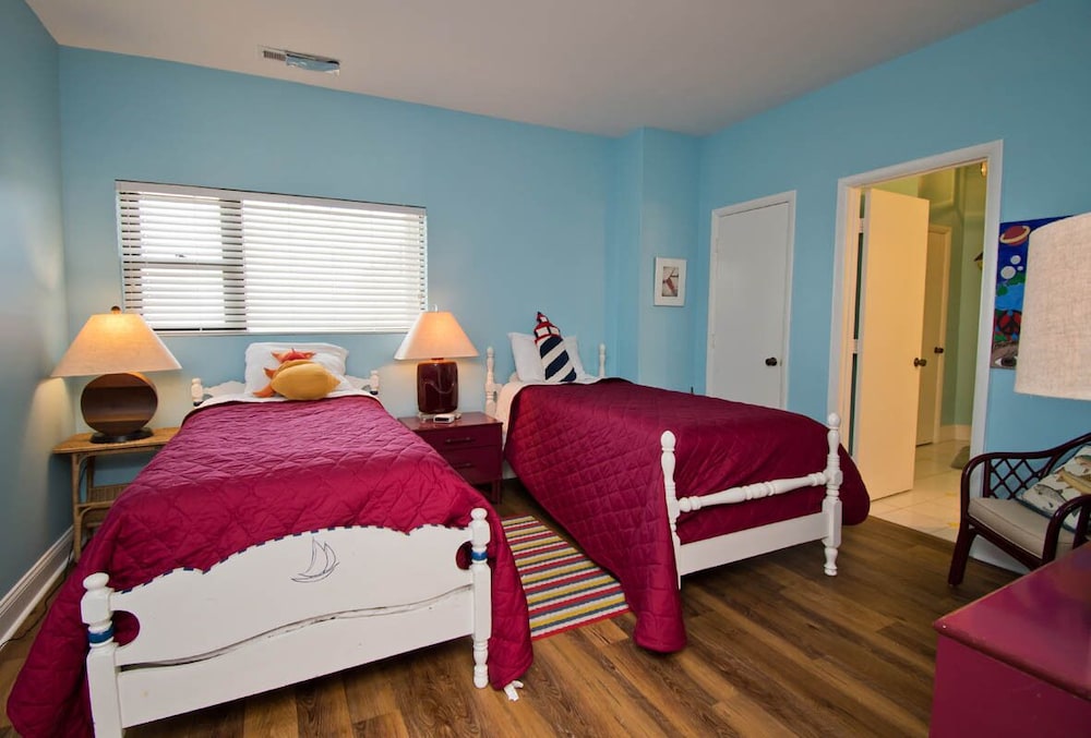 Summer Winds B-604, Oceanfront Penthouse Condo in Indian Beach, NC ...