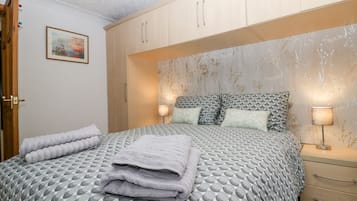 1 quarto, com decoração personalizada, com mobília individualizada