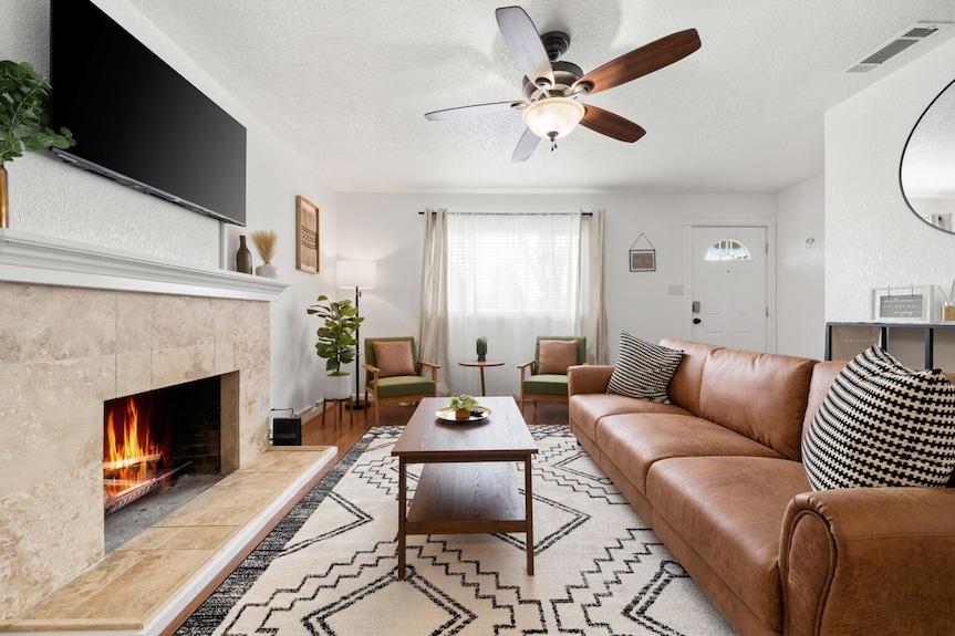 Charming 3br/2ba W/ Style, Adventure & Convenience - Rancho Cordova, CA